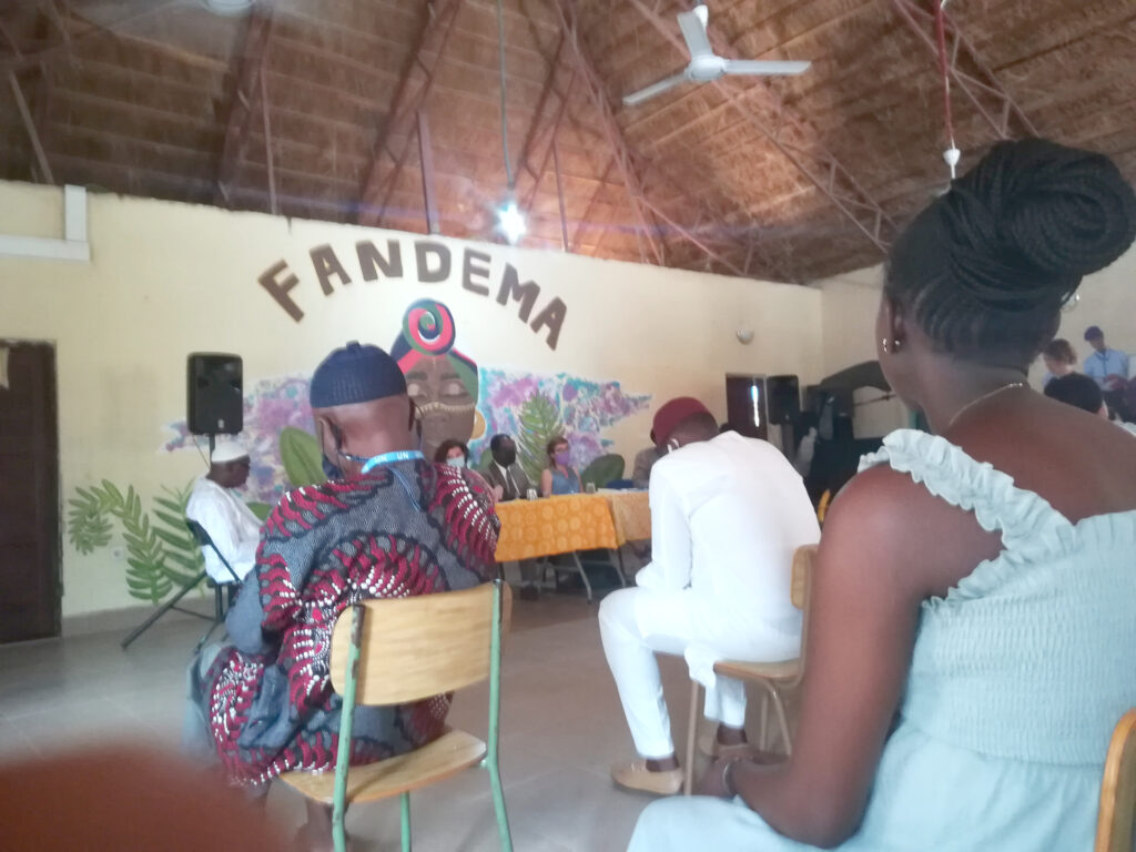 Formació a l’escola de dones Fandema a Gàmbia - Azimut 360 Energia ...